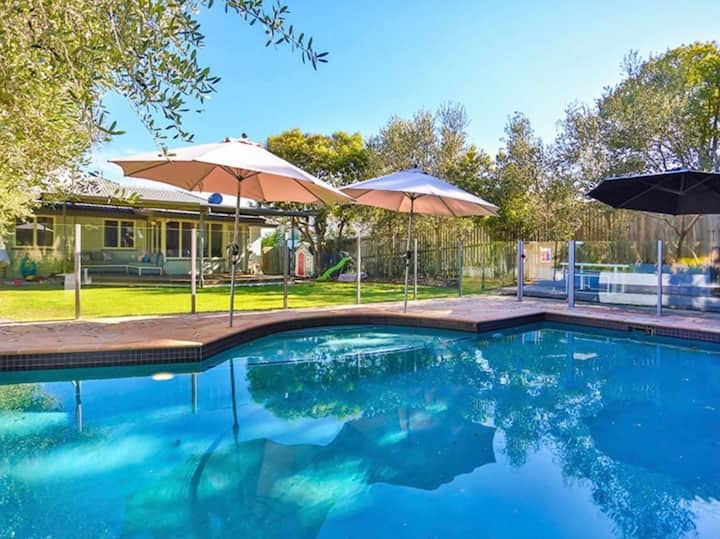 Balmoral Bliss: Poolside Retreat Near The City - Virginia