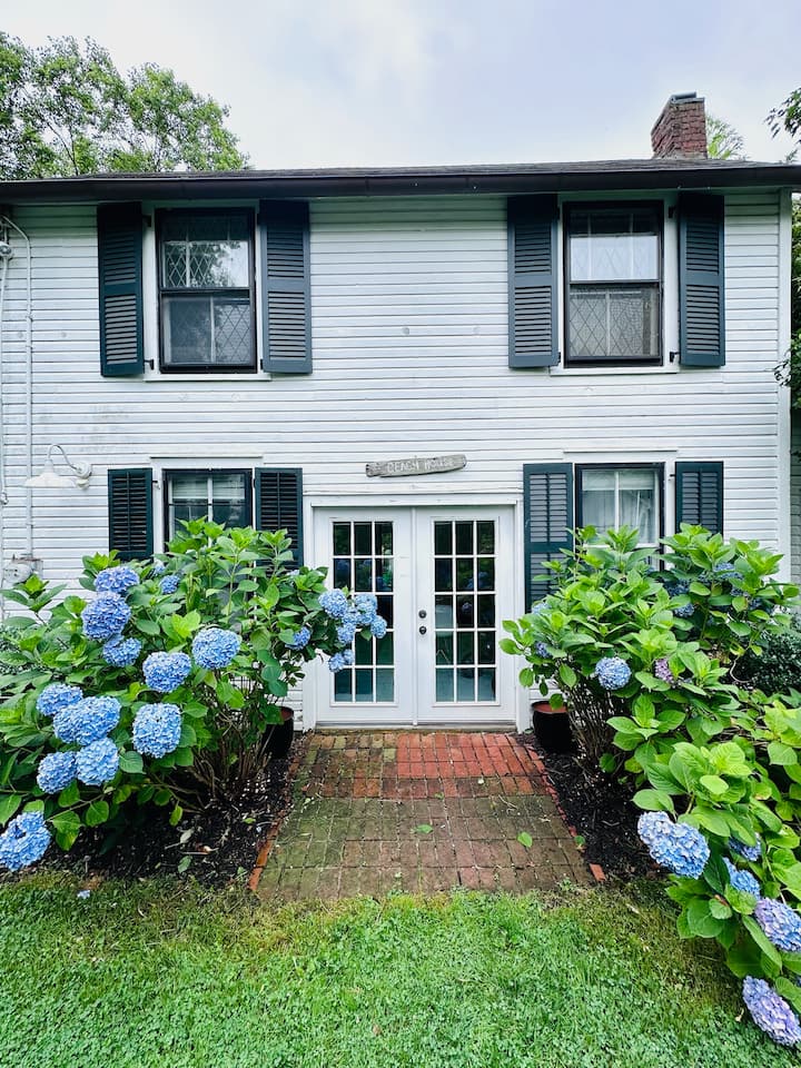 Bellport Captain’s Carriage House - Bellport, NY