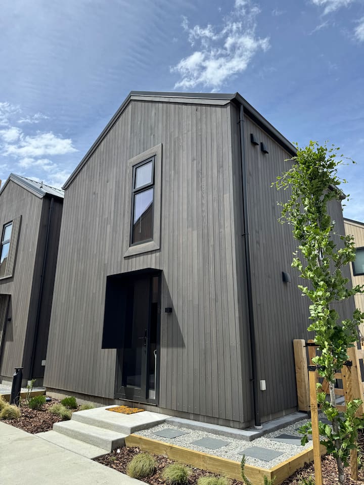 Prime Location Compact Apartment - Queenstown