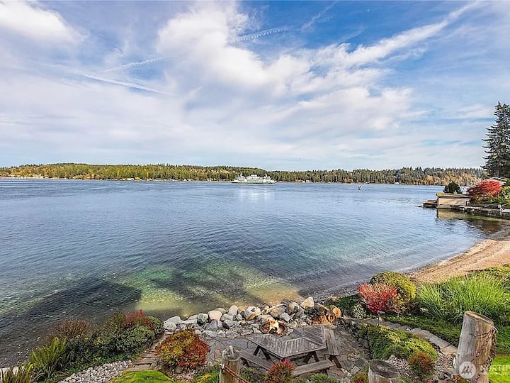 Entire Waterfront Retreat In Port Orchard, Wa - Bremerton, WA