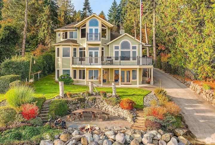 Waterfront Luxury Estate, Private Beach, Sleeps 14 - Bainbridge Island, WA