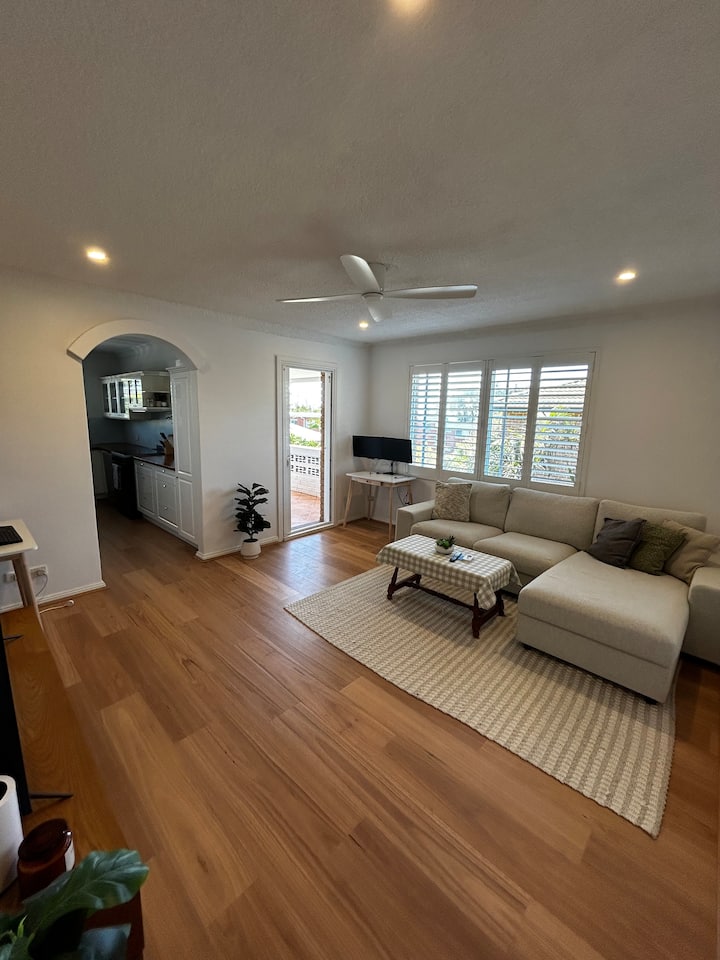 Top Floor Coastal Retreat 300 M From Dee Why Beach - Collaroy