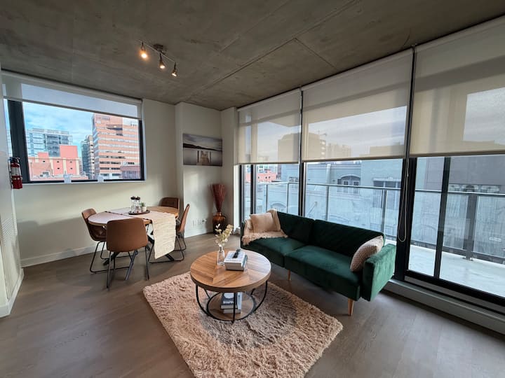 Downtown Beltline 2br|tower View |Parking+ Balcony - Mount Royal University