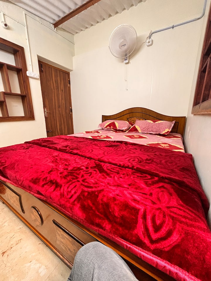 Pleasant Place To See The Sholayar Dam View - Valparai