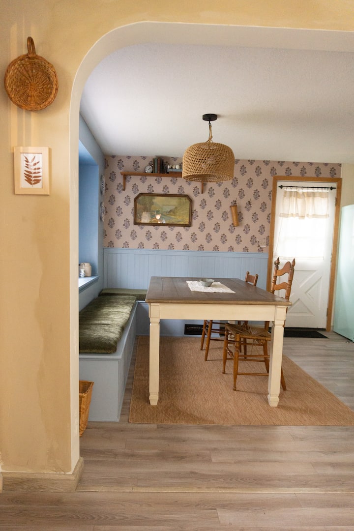 Lake Town Beach Bungalow - Kenosha, WI