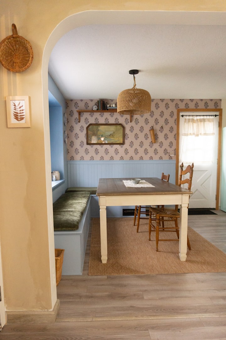 Lake Town Beach Bungalow - Kenosha, WI