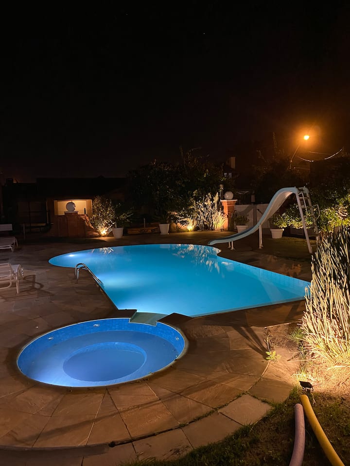 Casa Na Quadra Do Mar, Perto Da Saba Com Piscina - Capão da Canoa