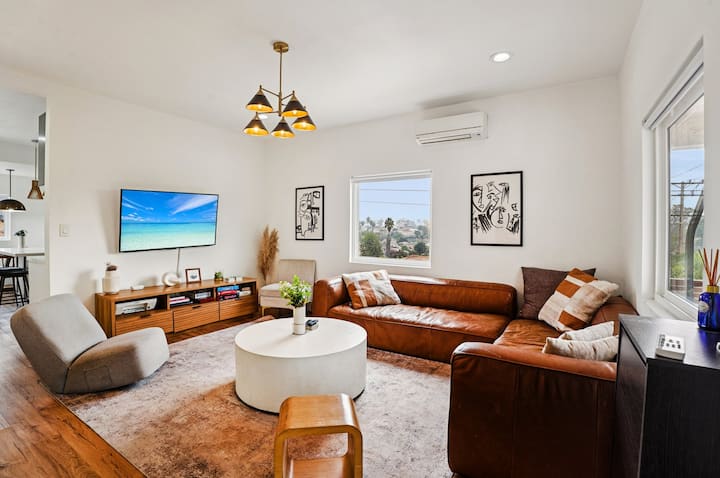 Cozy Hilltop Bungalow With Incredible Views - Skid Row - Los Angeles