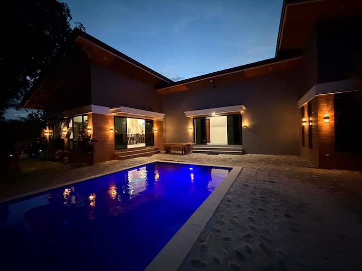 Serenity Main House With Beach Access - Calatagan