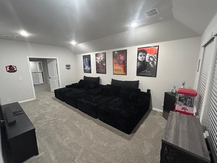 1bd, Shared Bath In Luxury Home- Movie Room In Dfw - Denton, TX