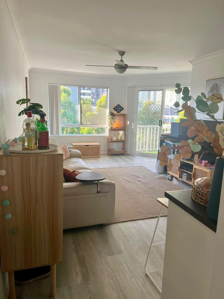 Cozy 50m2 Apartment With Ac,  Pool & Spa - Surfers Paradise