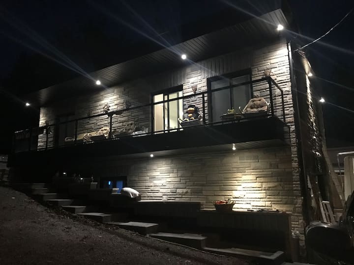 Place To Stay & Bbq /Heat/ac/parking - Lindsay