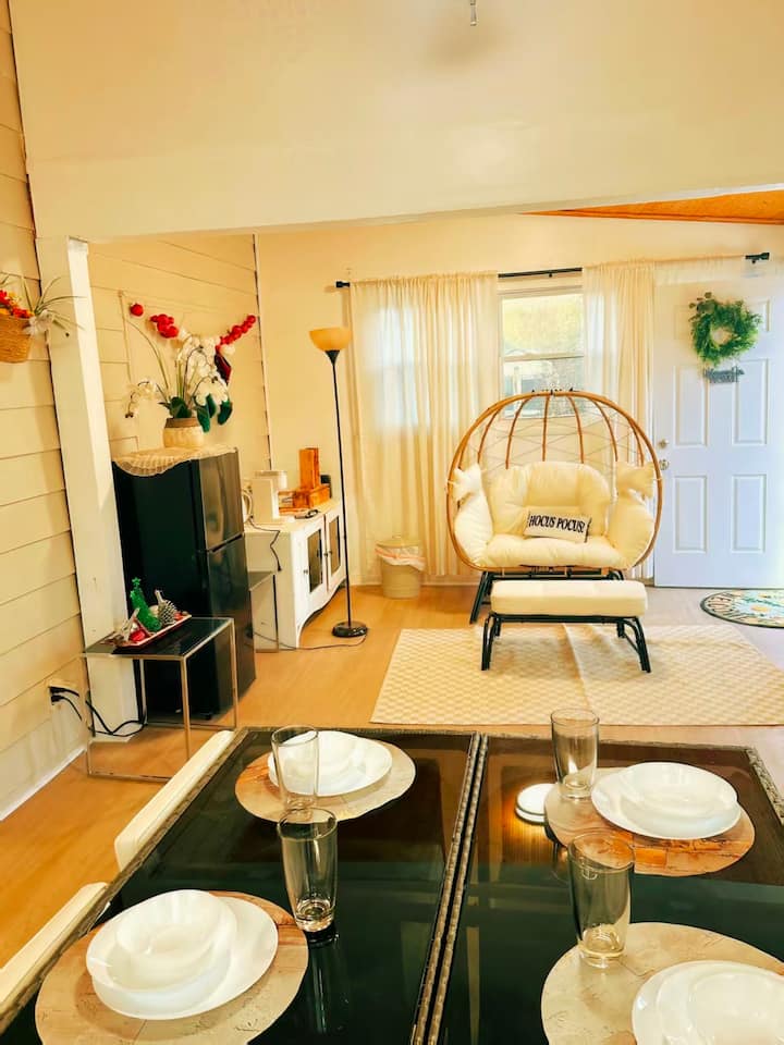 Suwanee A· Entire Unit .2 Big Beds .Parking 2 Cars - Suwanee, GA