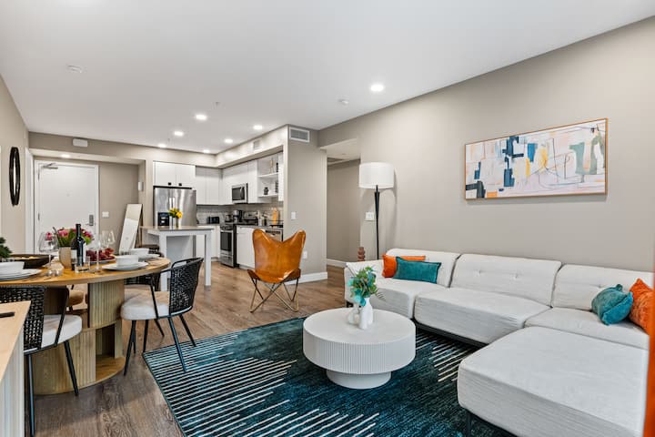 Peaceful 2bd-2ba • Free Parking, Pool & Jacuzzi - Leimert Park - Los Angeles