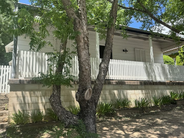 Coville Cottage In Picton's Historic Heart - The Oaks