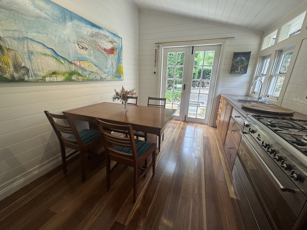 Coville Cottage in Picton's historic heart - Cottages for Rent in ...