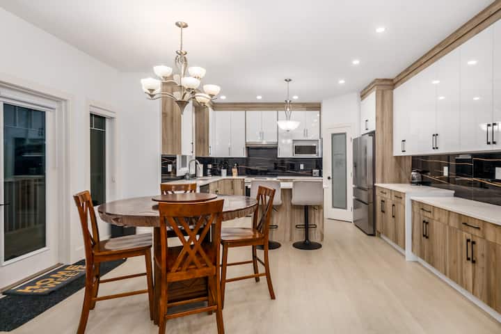 Lakefront | Fireplace | 90 Min Banff | Ac | Quiet - Airdrie