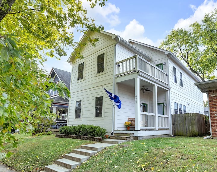 Cozy Retreat W/ Firepit + Game Room Near Downtown - Indianápolis, IN