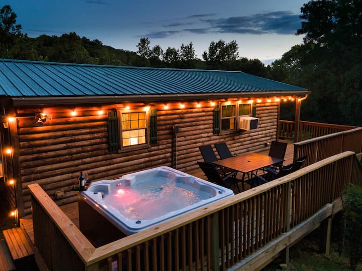 *New* | Hot Tub+fire Pit | Cozy Shenandoah Cabin - Shenandoah, VA
