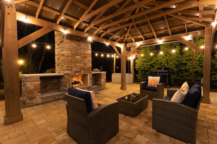 Ferrystone Lodge • Harpers Ferry Patio & Fireplace - Harpers Ferry, WV