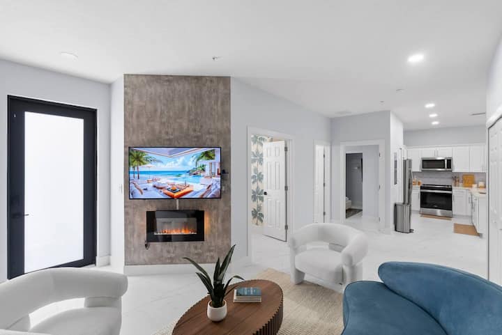 Luxury Getaway In Cape Coral - Sanibel Island, FL