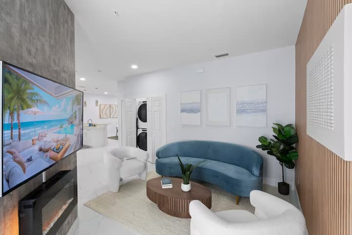 Luxury Getaway In Cape Coral - Sanibel Island, FL