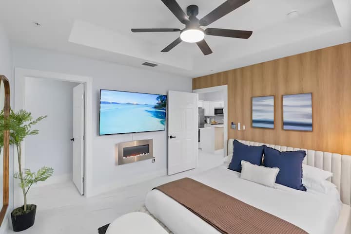 Luxury Getaway In Cape Coral - Cape Coral, FL