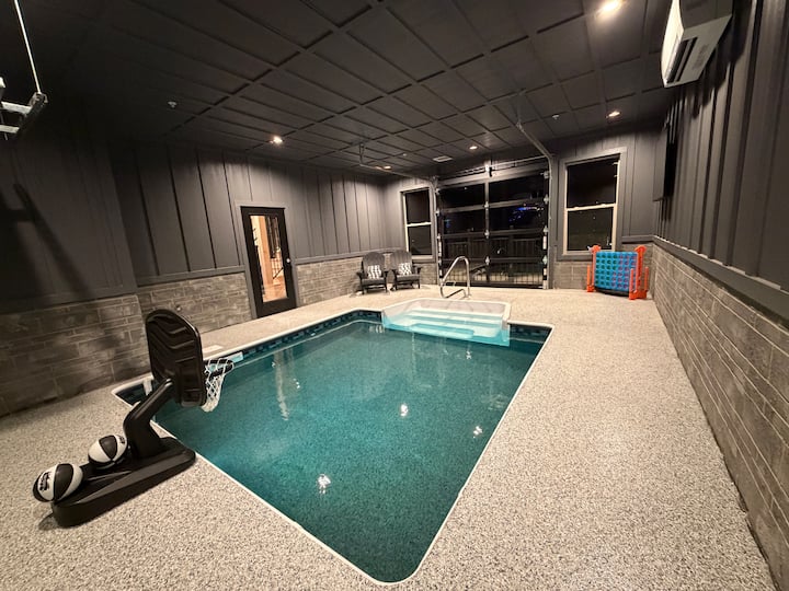 Gatlinburg Getaway For Families: Cabin With Game R - Gatlinburg, TN