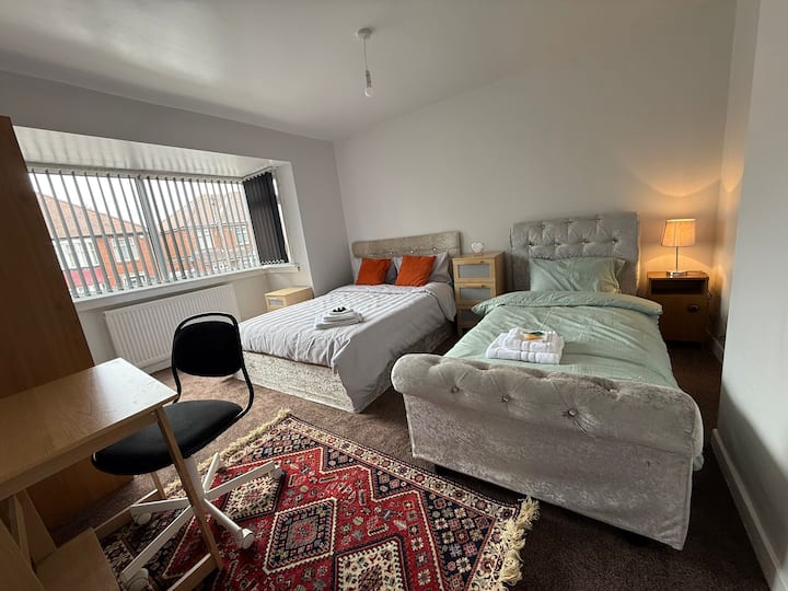 4 Bedrooms Comfy & Spacious House # - Newcastle upon Tyne