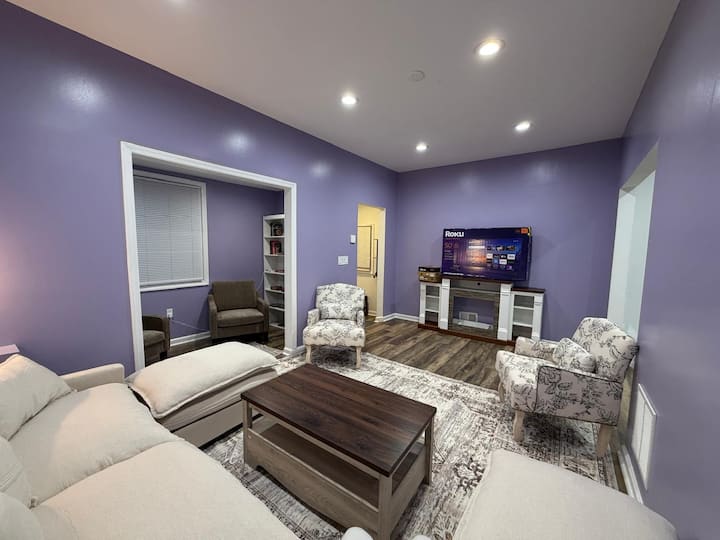 Prime Location: Airport • Train • Shopping - Elizabeth, NJ