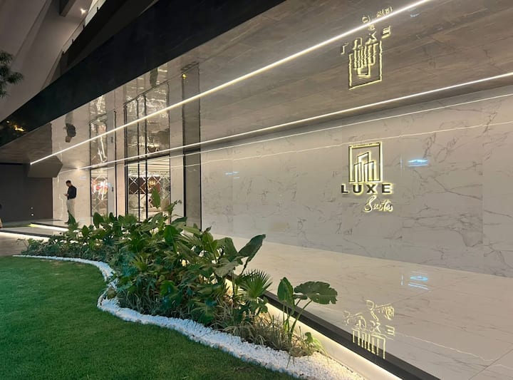 Beautiful Luxe Suit Con Balcón Equipetrol - Bolivia