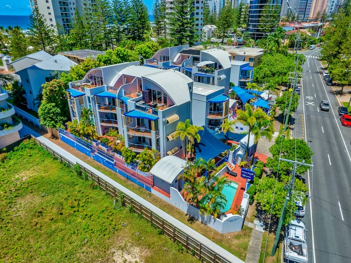 Surfers Beach Resort Coastal Charm Light N Bright - Gold Coast