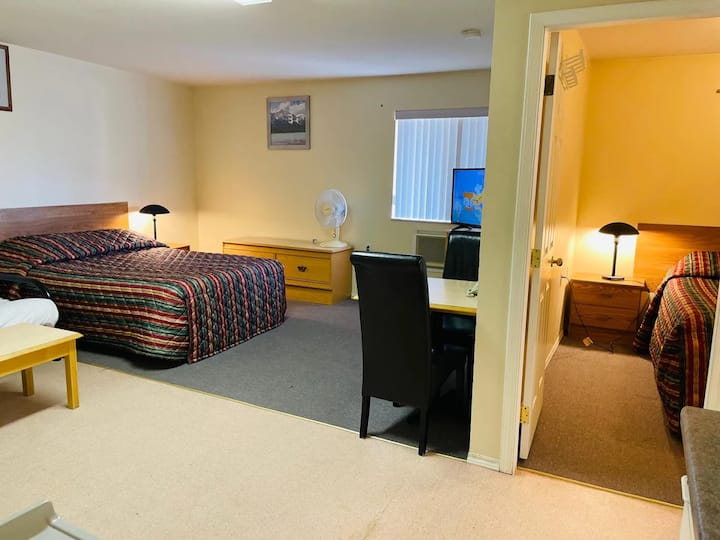 Cozy 2 Queen Bed Kitchenette Suite - Quesnel