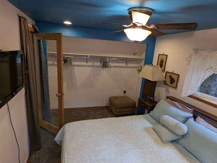 University Place Daylight Basement Apartment - Steilacoom, WA