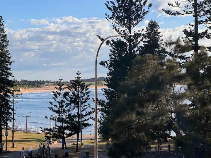 Beach Break Dee Why - Narrabeen