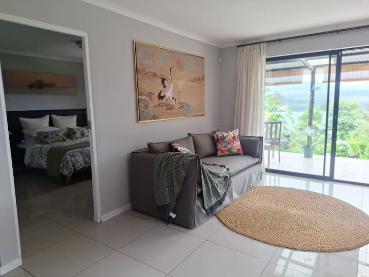 Modern, Central Flat With Views Of The Drakensberg - Albert Falls