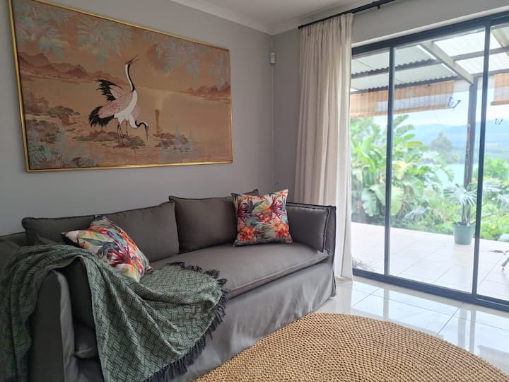 Modern, Central Flat With Views Of The Drakensberg - Hilton