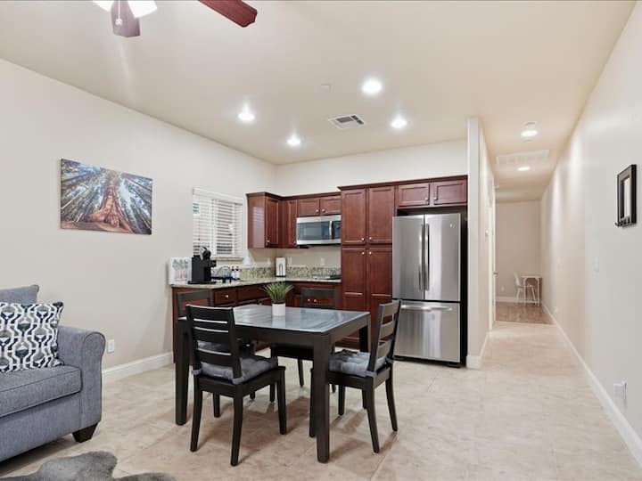 Casa Cortez B Getaway - Visalia, CA
