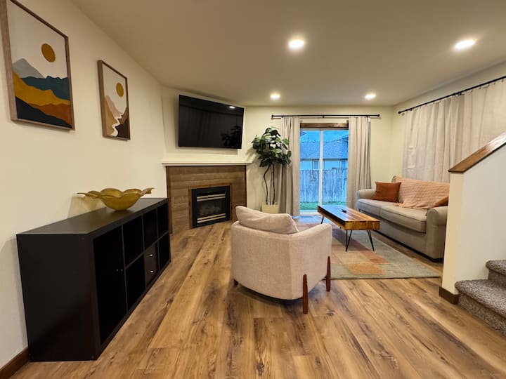 Modern 3bed, 1.5bath, Kitchen, Wi-fi W/ Wash/dryer - Coeur d'Alene, ID