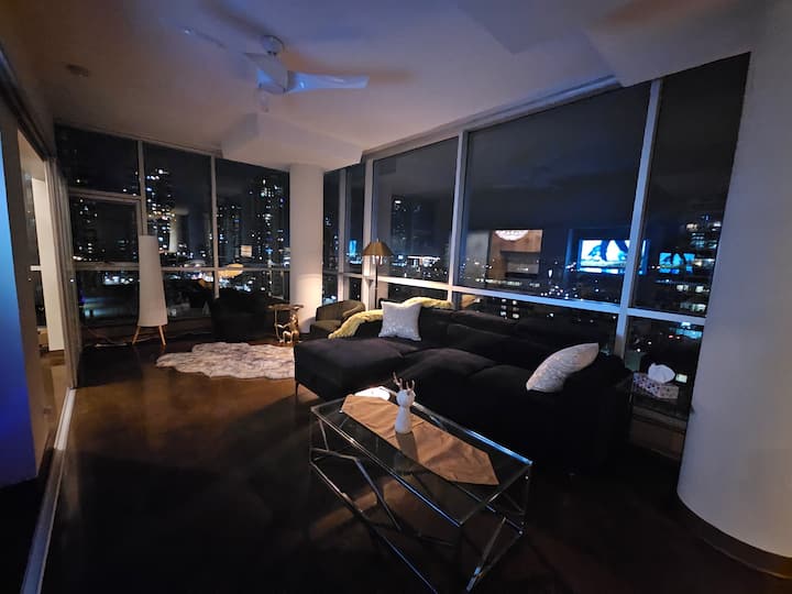 Stylish Downtown Suite -