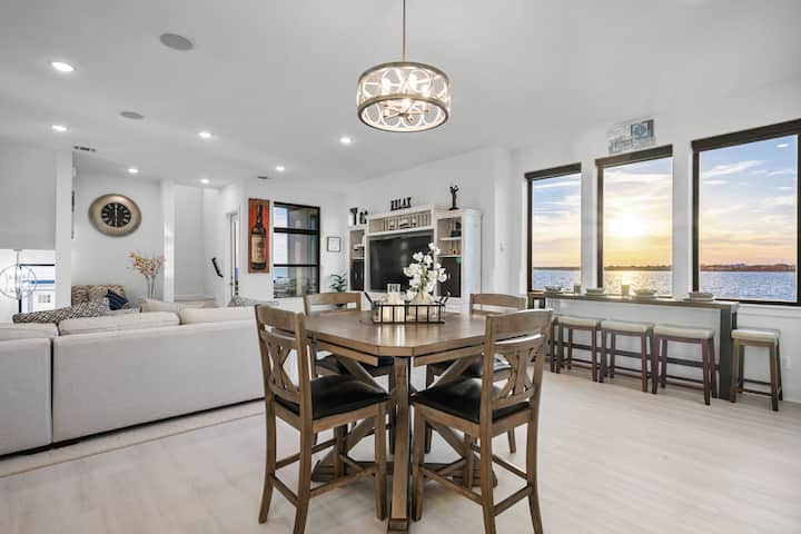 Lake Front Retreat In Rowlett - Rowlett, TX