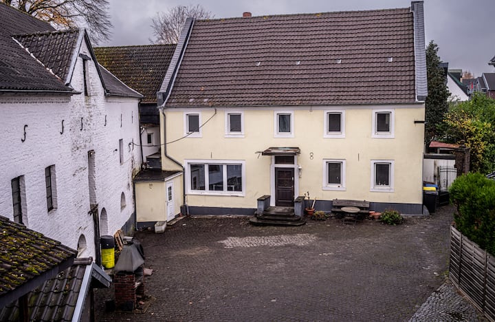 Haus Bergheim – 5 Einzelzimmer, Hof, Köln 20 Min - Bergheim, Germany