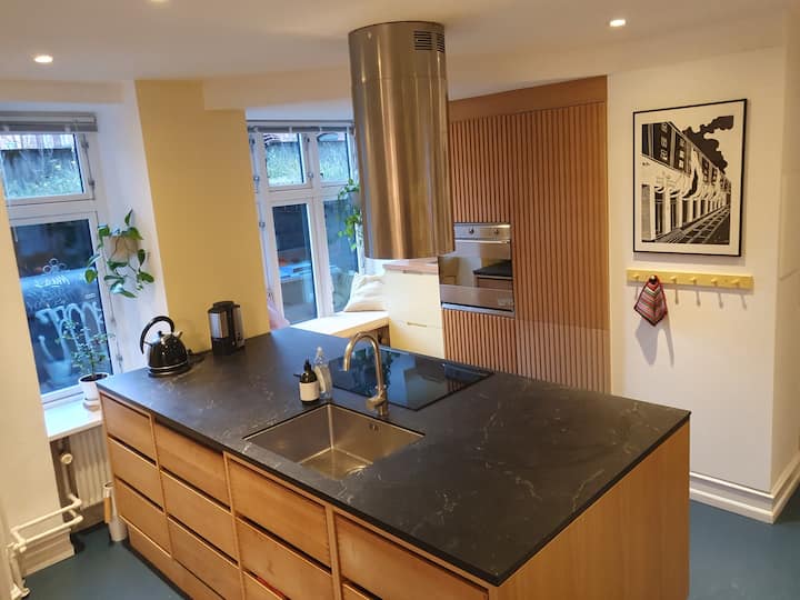 Stor Lejlighed Midt På Vesterbro I Rolig Sidegade - Copenhague