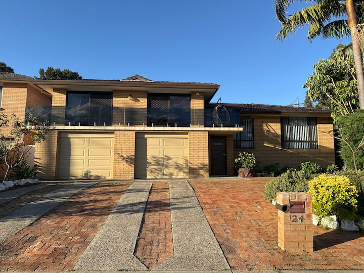 Beautiful And Peaceful House With Lake View - Sydney