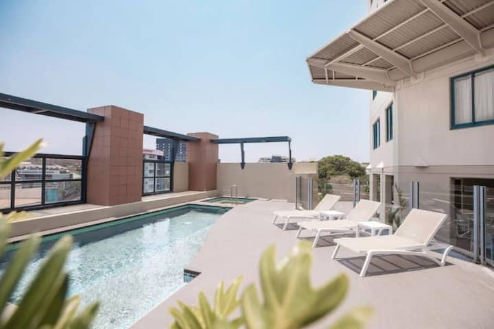 Dual-key 2br Apartment W Views | Mantra On Queen - Spring Hill