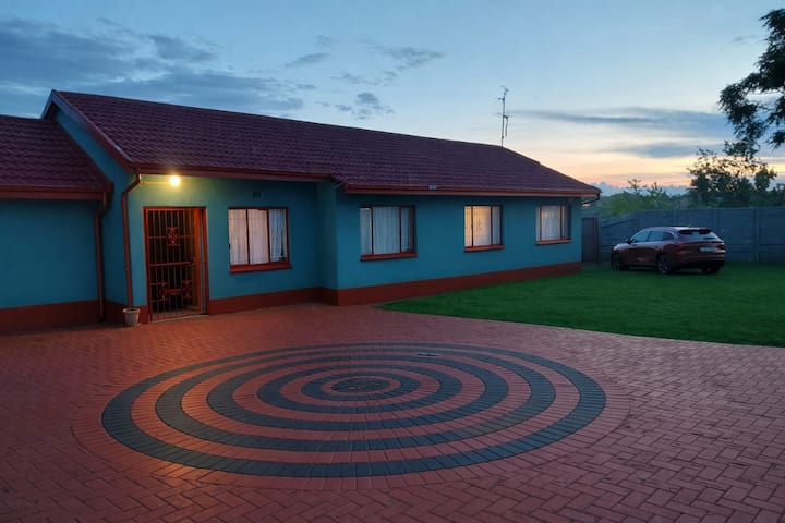 Feel At Home In Johannesburg South - Lenasia