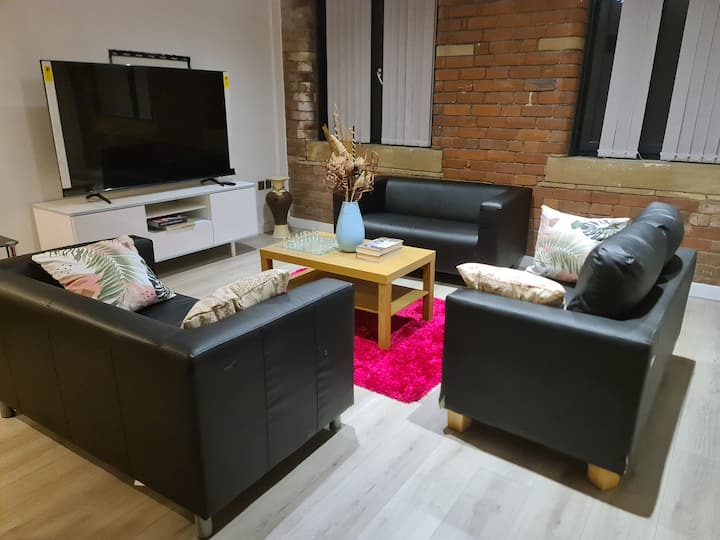 Christmas Bonus For Longer Stays. Free Parking - Bradford