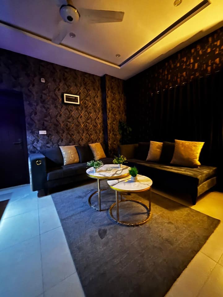 Luxury Apartment - Self Check-in / Bahria Phase 7. - Islamabad