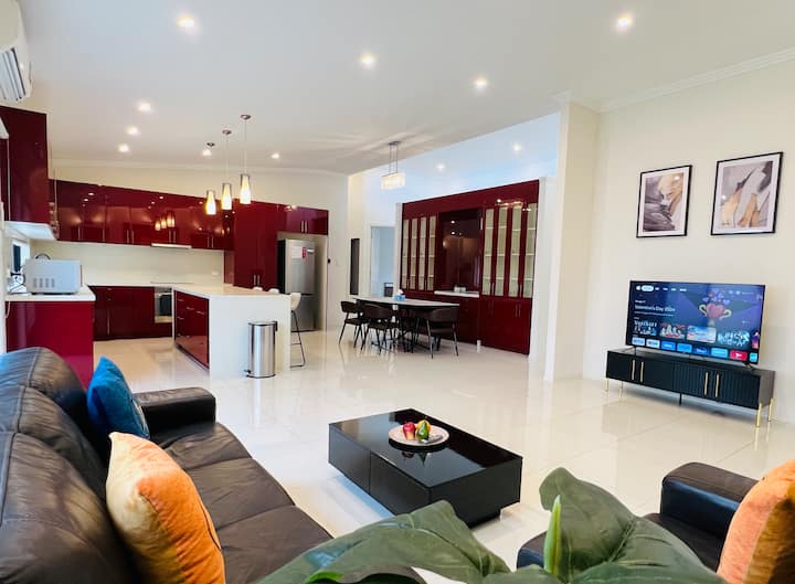 Spacious 5br Sunnybank Home | Families & Groups -