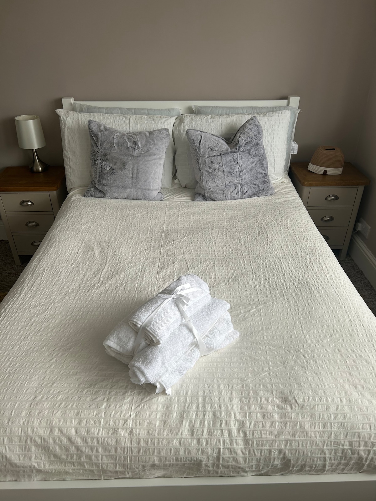 Meadowview - Bed and breakfasts for Rent in Motcombe, England, United ...